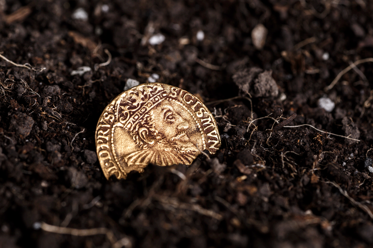 5 Surprising Industrial Uses of Gold in Technology – The Scoin Shop